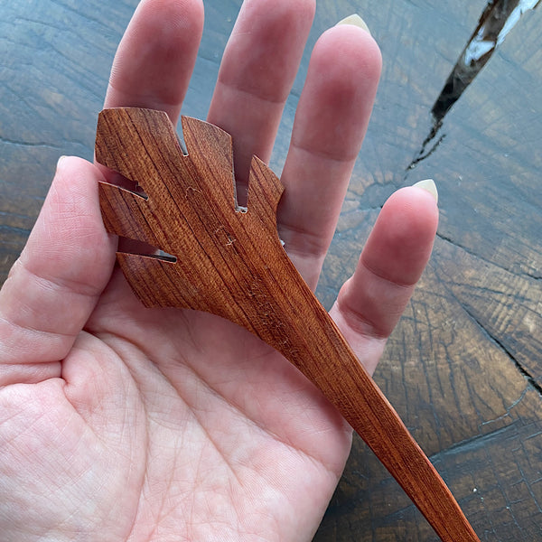 Épingle à châle Leaf Wood rose - Mynoush